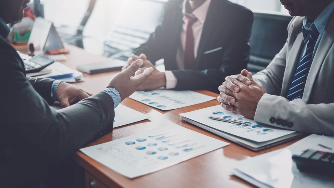 What is an Executive Summary? 10 Steps to Write One (With Examples)