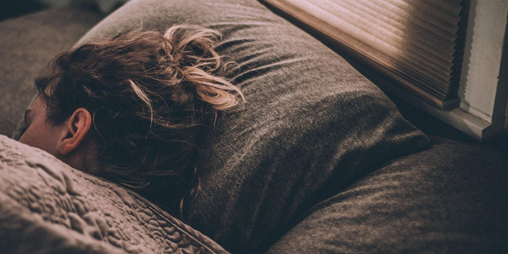 How to Sleep When You’re Stressed and Anxious (16 Tips to Get Zzz’s)