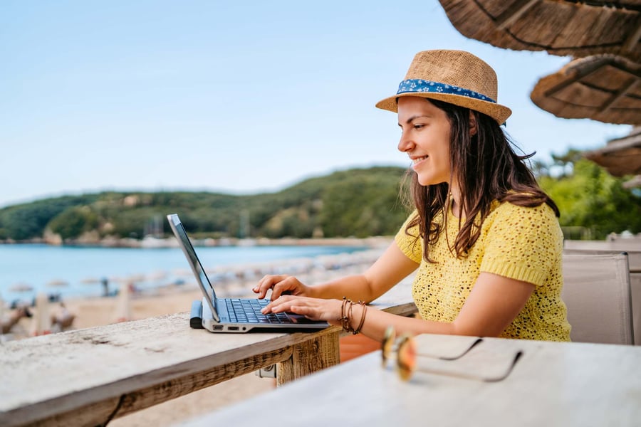 Out-of-Office Messages: 11 Examples for When You’re OOO