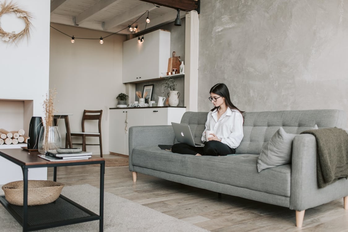 Minimalist Lifestyle: 24 Tips for Minimal & Simple Living