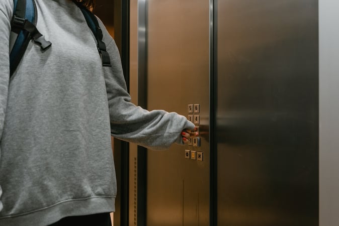 9 Elevator Pitch Examples to Nail Your Own!
